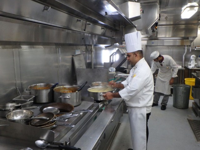 Oosterdam Galley Tour | Cruise Stories
